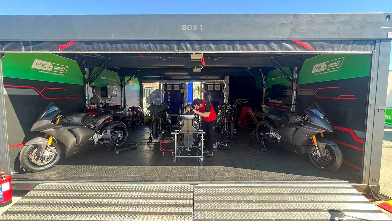 Nicolas Spinelli lidera na estreia das MotoE em Portugal