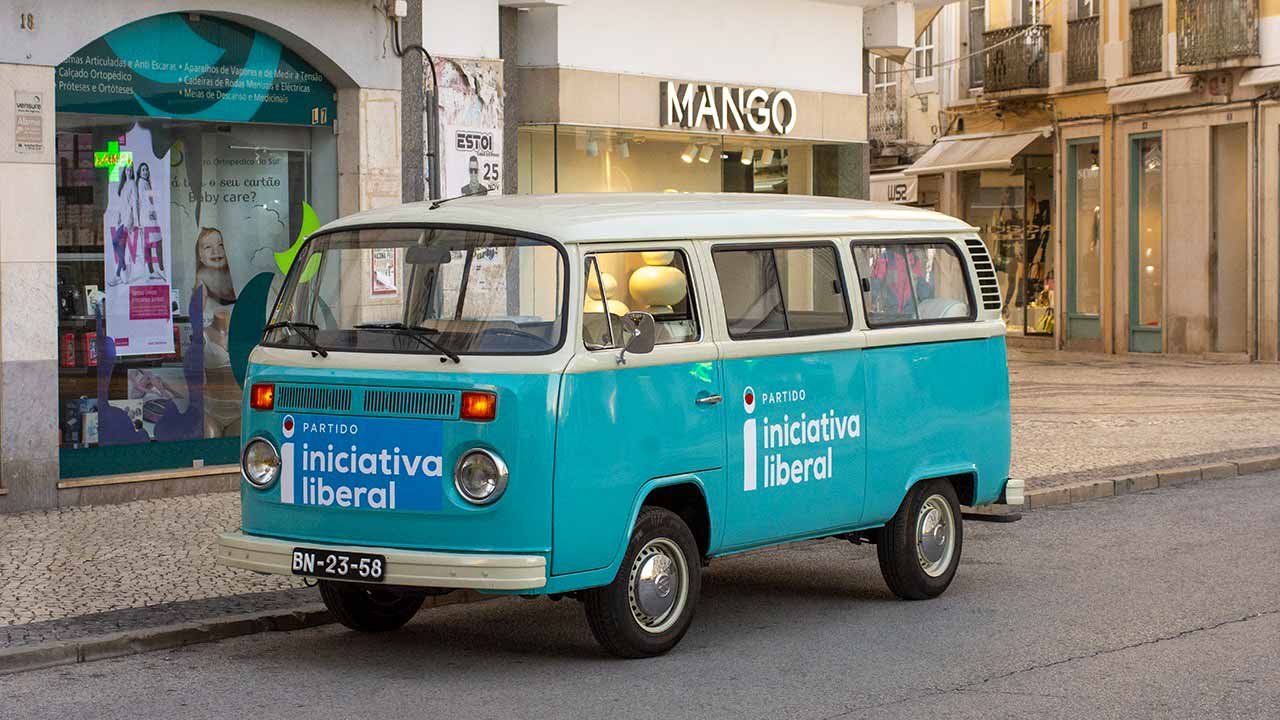Rui Rocha escolhe Faro para sair pela primeira vez à rua