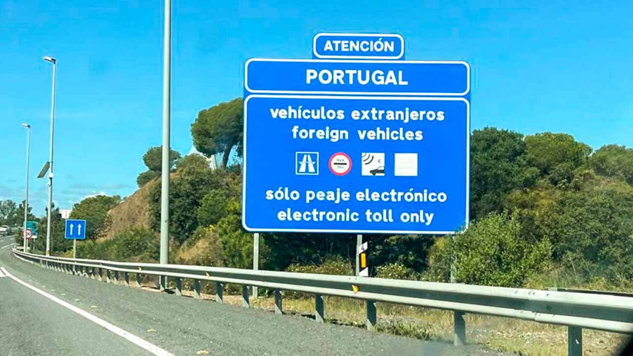 Portagens na A22 já não são cobradas mas máquinas «easytoll» continuam ...