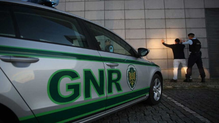 GNR detém homem com mandado internacional em Armação de Pêra